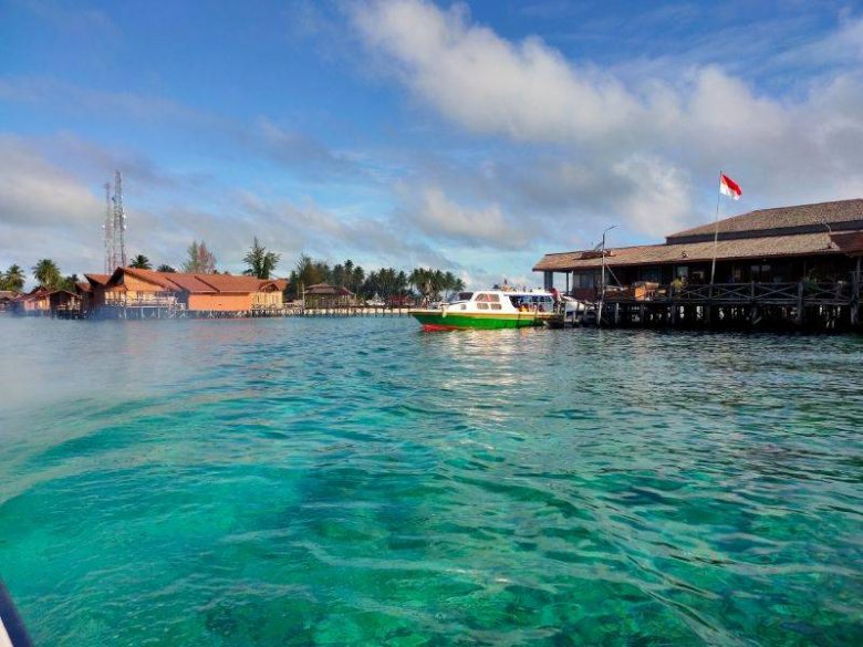 Pantai Derawan Kaltim, HTM April 2026, Alamat + Akses Ke Wisata ...