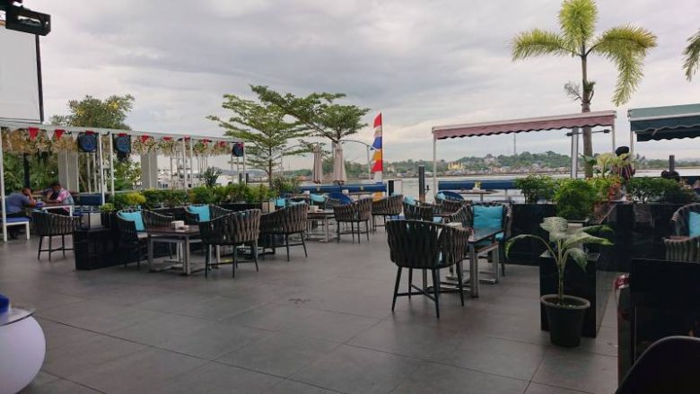 10 Cafe Di Batam Yang Pemandangannya Indah Dan Cocok Untuk Nongkrong ...